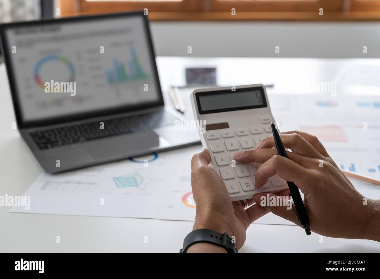Man holding a calculator hi-res stock photography and images - Alamy