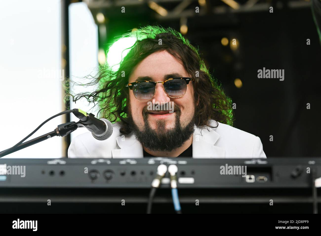 Female keyboardist hi-res stock photography and images - Alamy