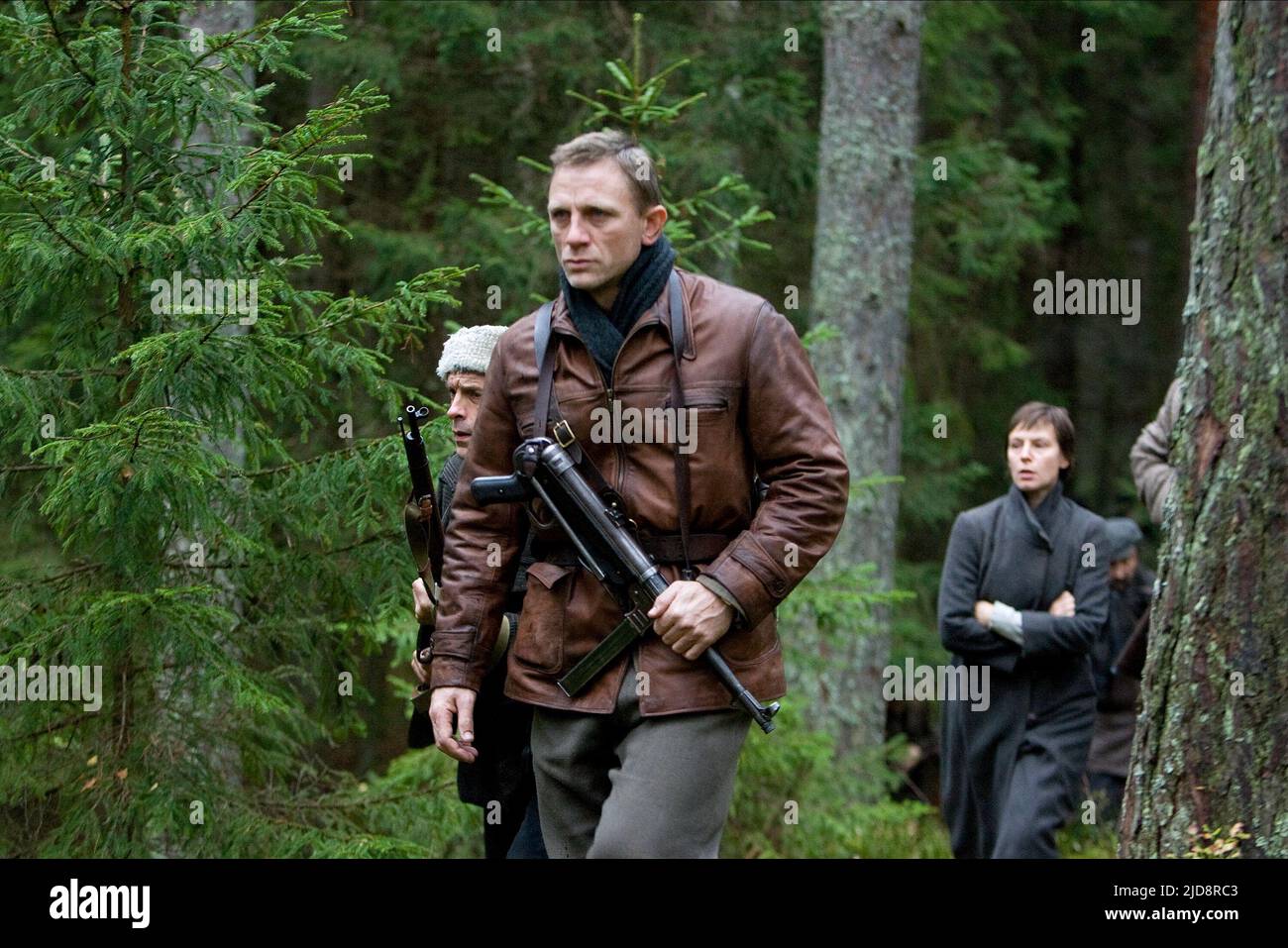 Daniel craig defiance 2008 hi-res stock photography and images - Alamy