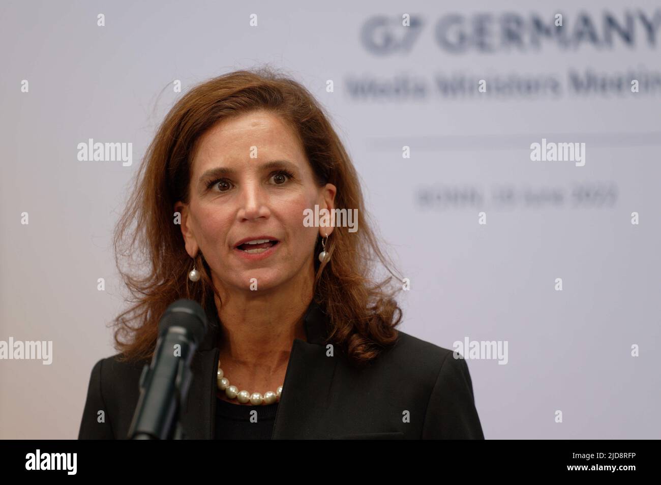 Elizabeth kennedy trudeau hi-res stock photography and images - Alamy