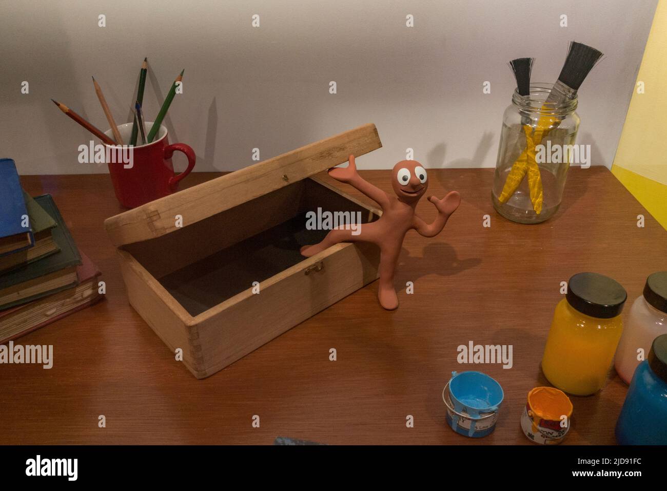 Tony hart morph 1970s hi-res stock photography and images - Alamy Tony hart morph 1970s hi-res stock photography and images - Alamy