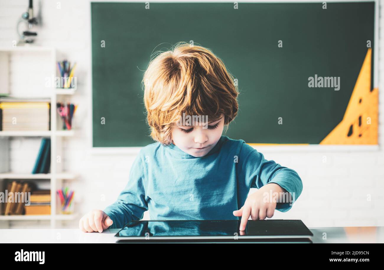 Child tablet presentation classroom hi-res stock photography and images ...