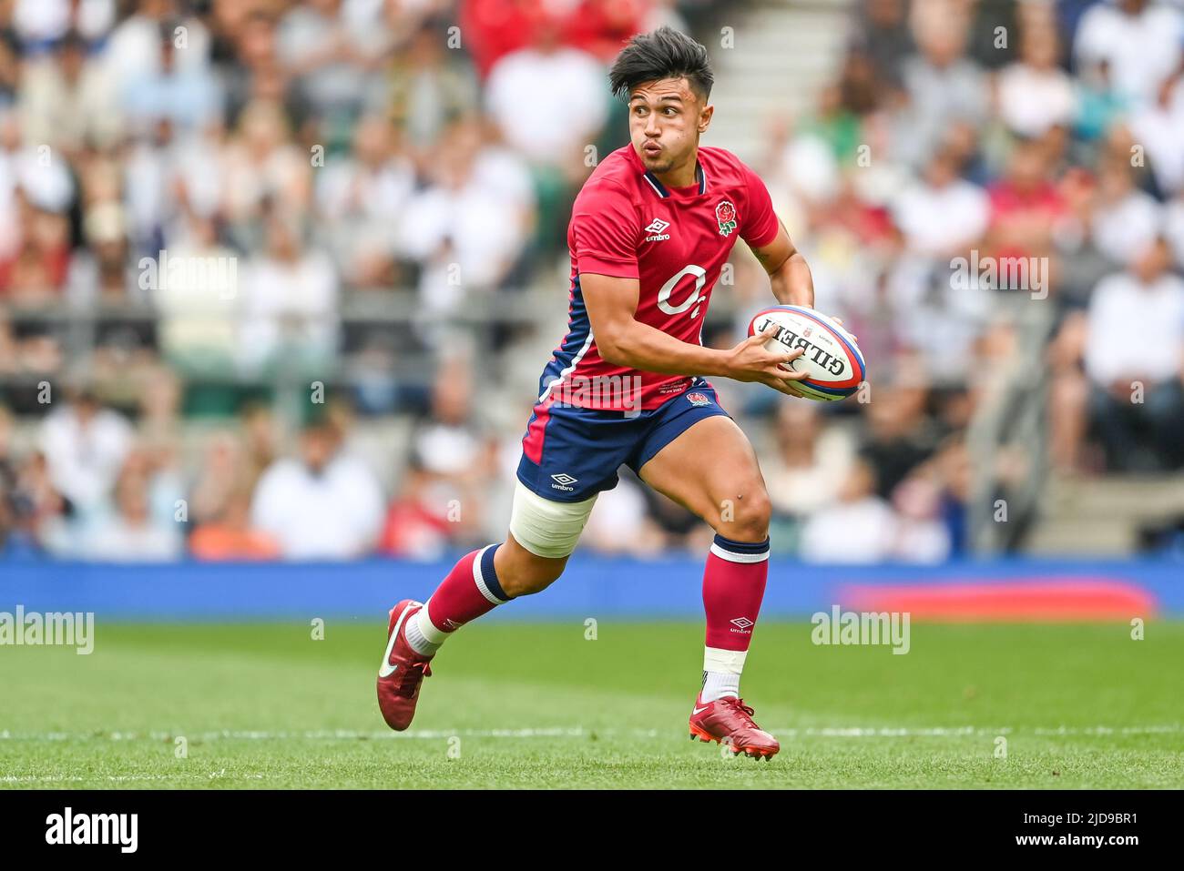 Marcus Smith of England makes a break Stock Photo - Alamy