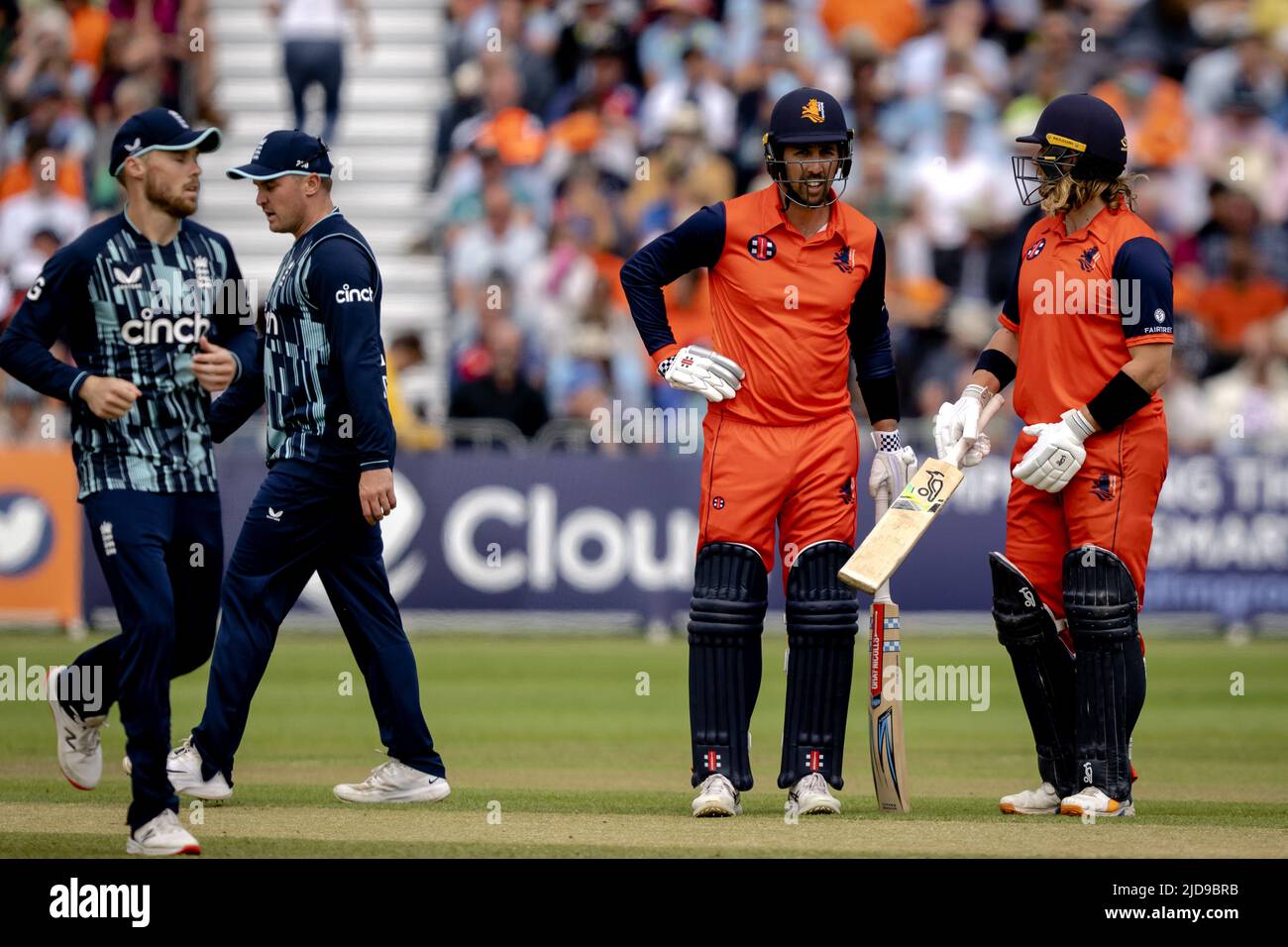 AMSTELVEEN - Tom Cooper and Max O'Dowd of the Netherlands in action ...