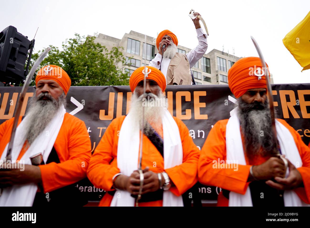 Sikh men swords hi-res stock photography and images - Alamy