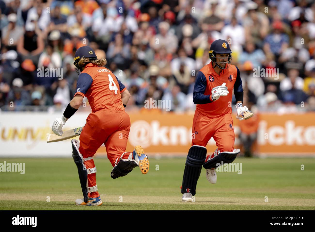 Cricketfans High Resolution Stock Photography and Images - Alamy