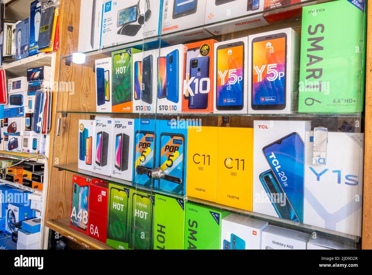 Mobile phone store africa not shop hi-res stock photography and images ...
