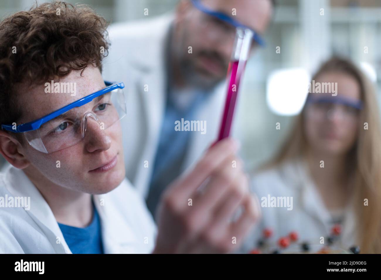Teacher student chemistry lab hi-res stock photography and images - Alamy