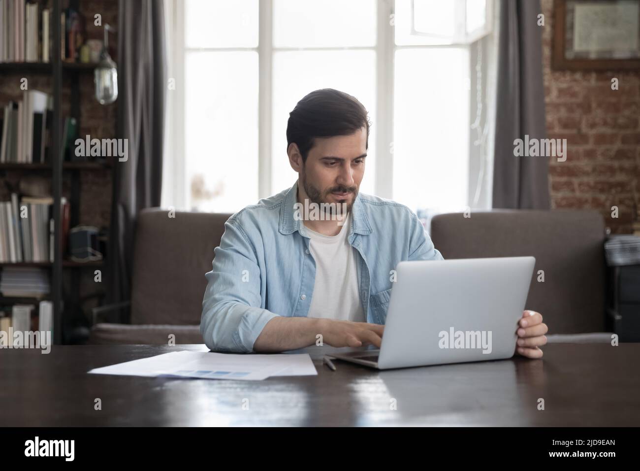 Employee sit hi-res stock photography and images - Alamy