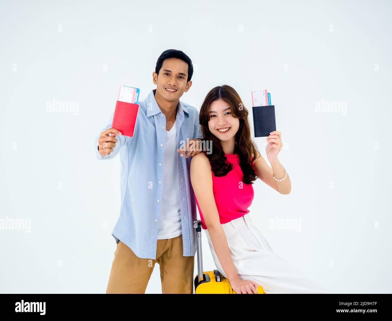 Couple travelers in happy holiday. Summer vacation honeymoon concept ...