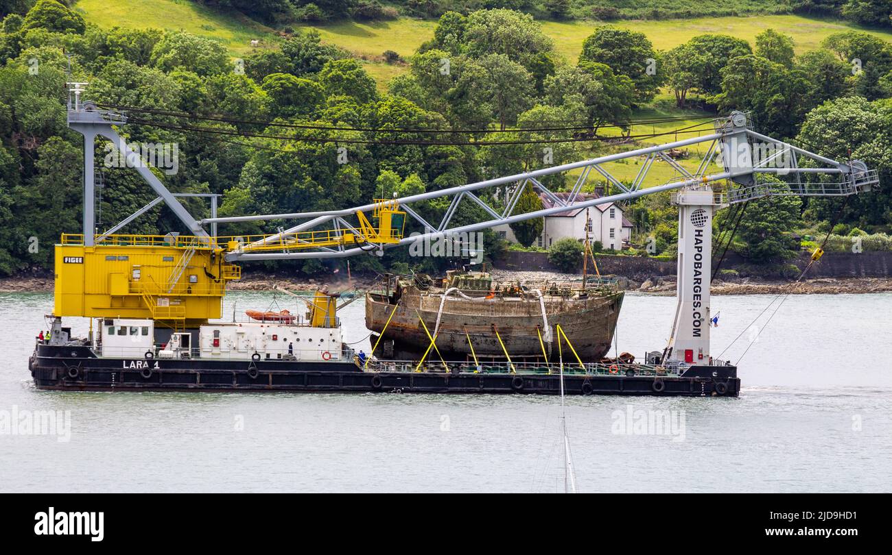 Heavy lift crane barge hi-res stock photography and images - Alamy