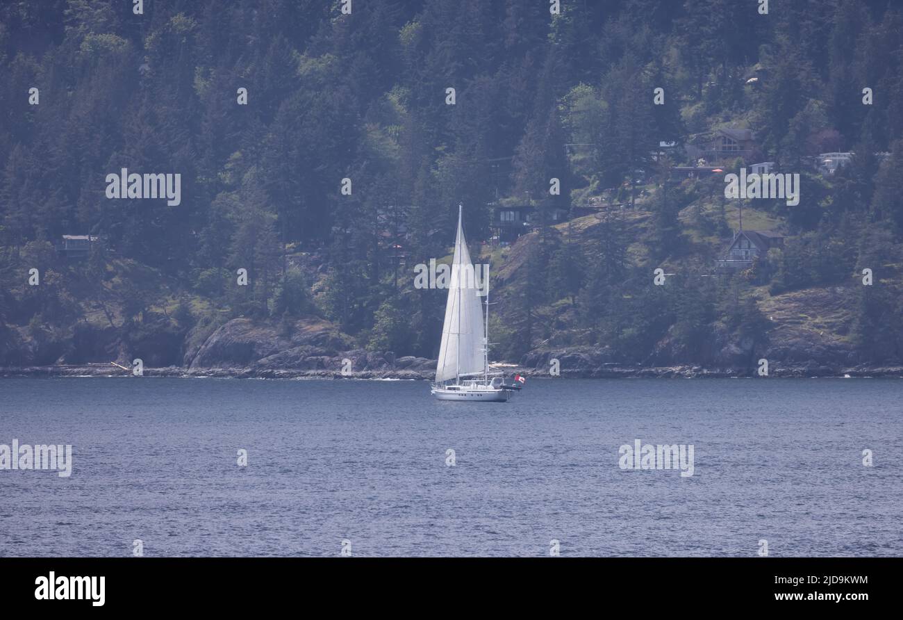 Sailboat sailing by Bowen Island in Howe Sound Stock Photo - Alamy