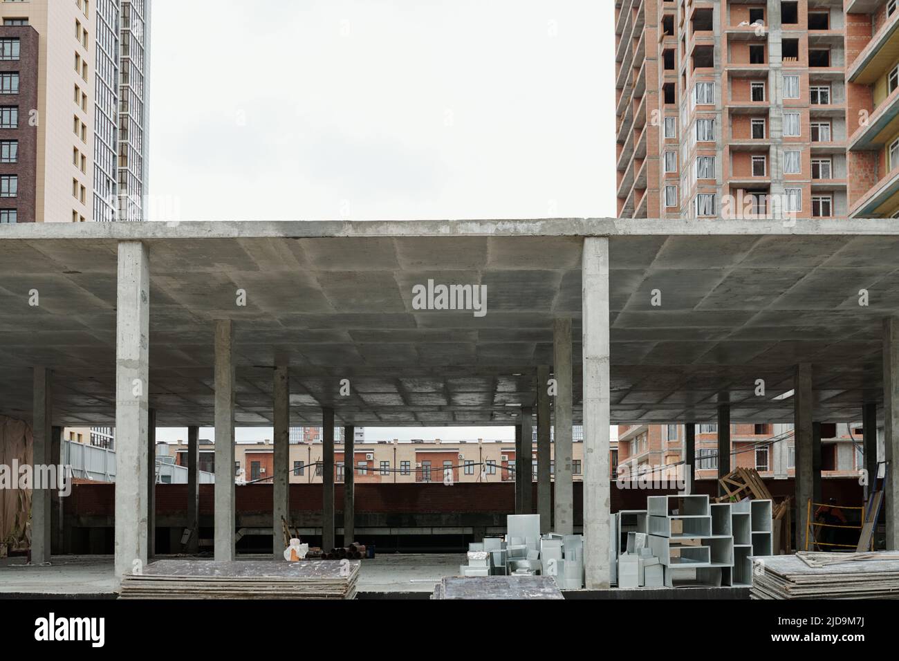Unfinished apartment building part hi-res stock photography and images ...