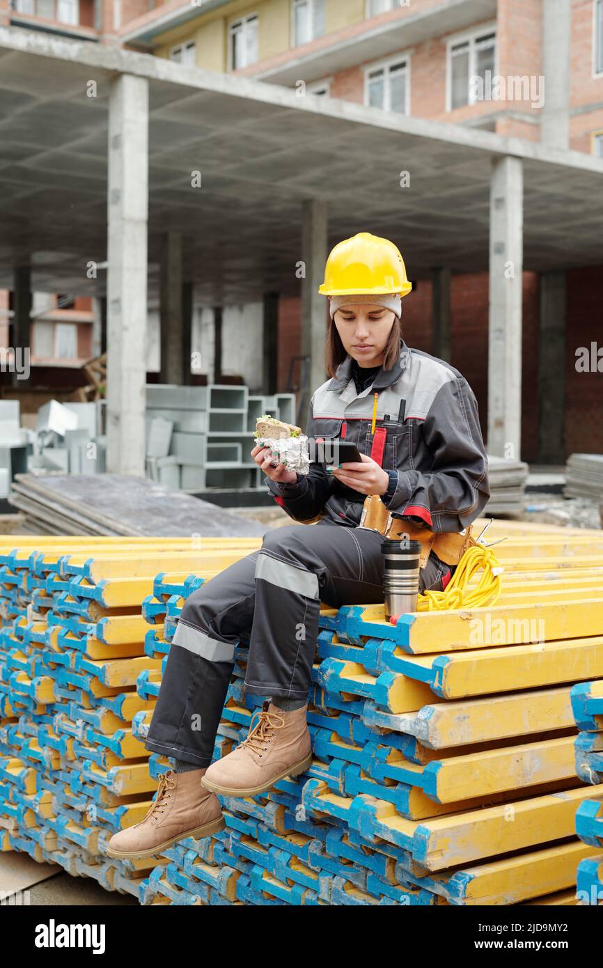 Unfinished house woman outdoor hi-res stock photography and images - Alamy