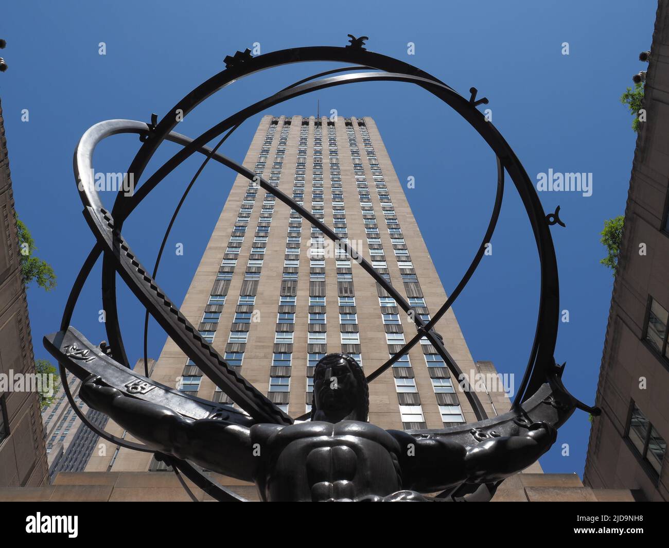 Atlas statue rockefeller plaza hi-res stock photography and images - Alamy