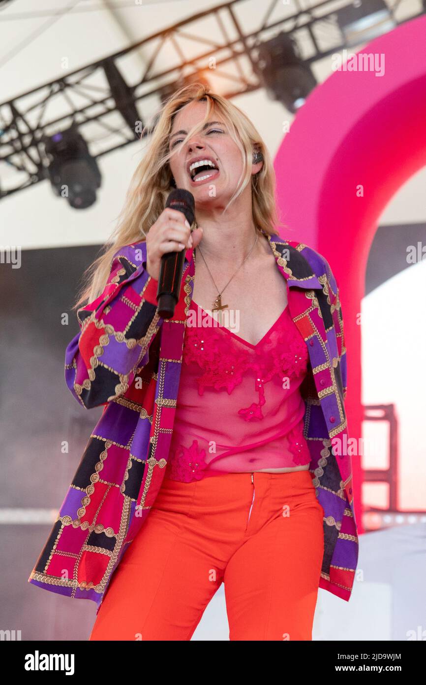 Ashe singer hi-res stock photography and images - Alamy