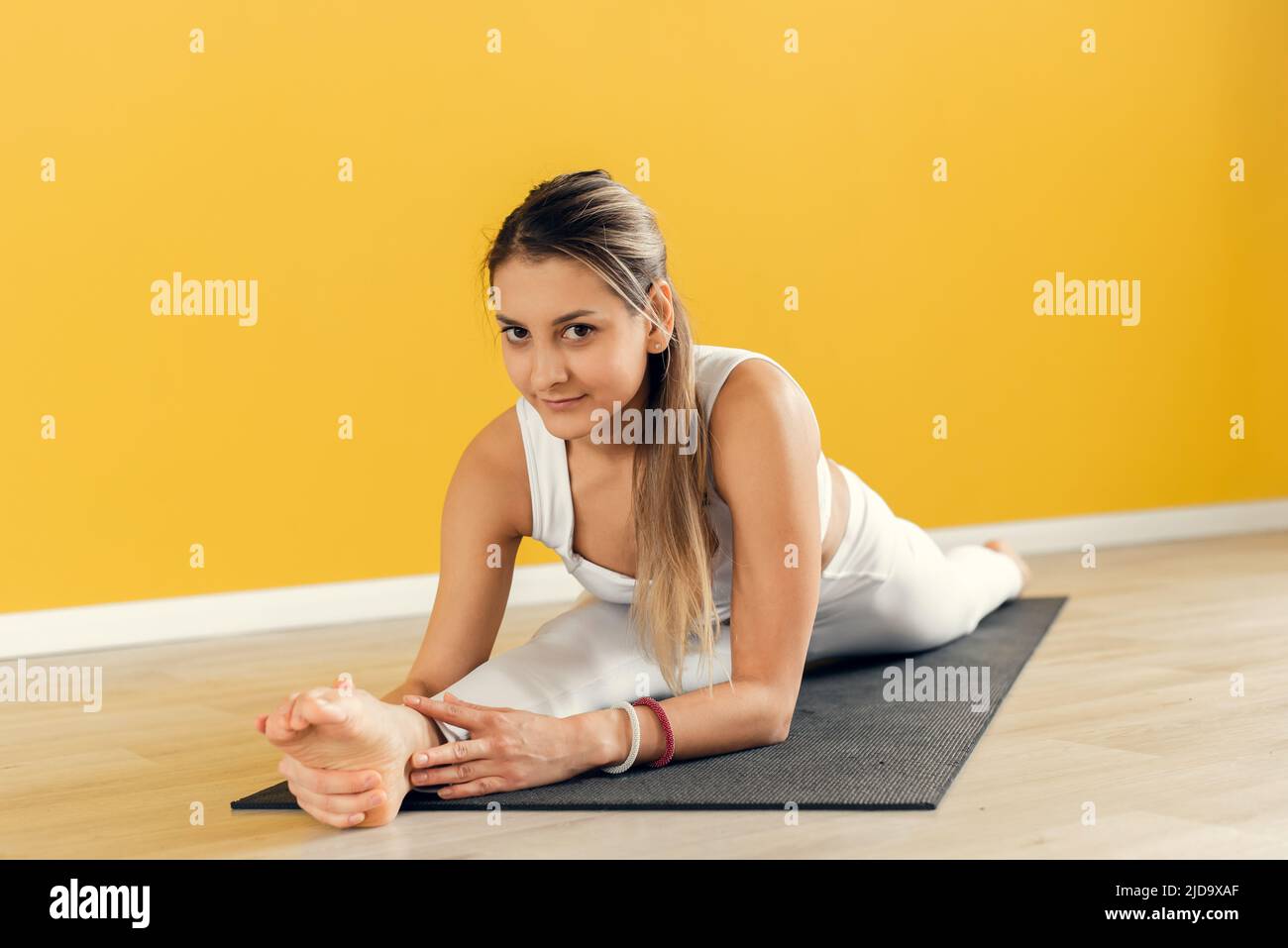 Yoga girl doing split in hi-res stock photography and images - Alamy