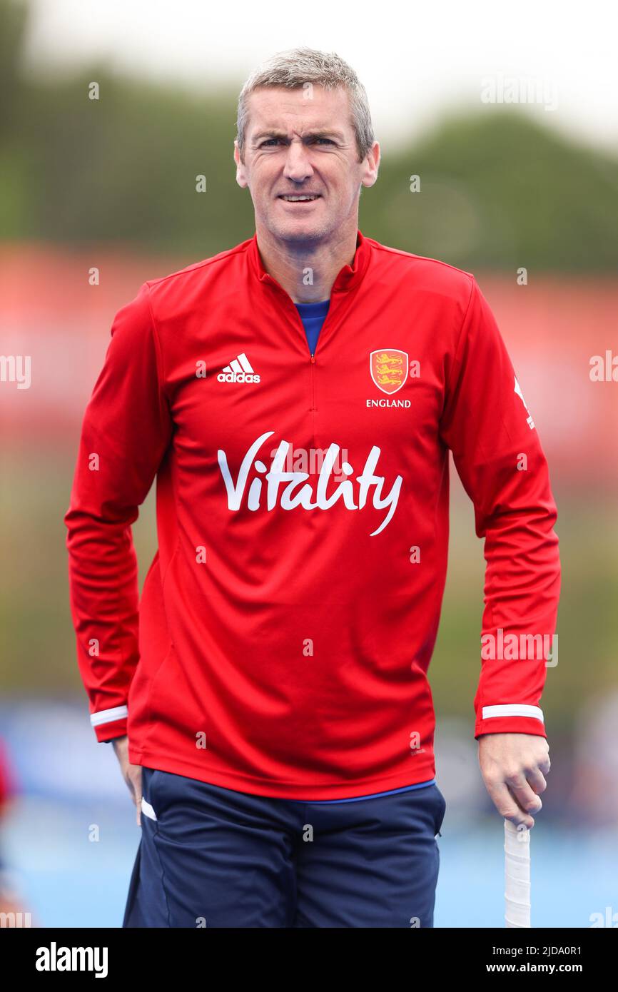 David ralph hockey coach hi-res stock photography and images - Alamy