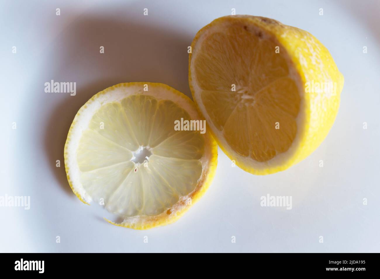 Close up slice lemon hi-res stock photography and images - Alamy