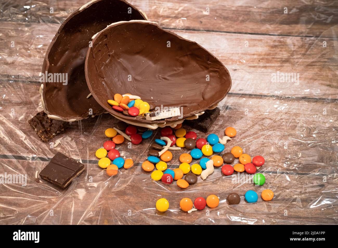 EASTER EGG HALVES. COLORFUL. HORIZONTAL Stock Photo - Alamy