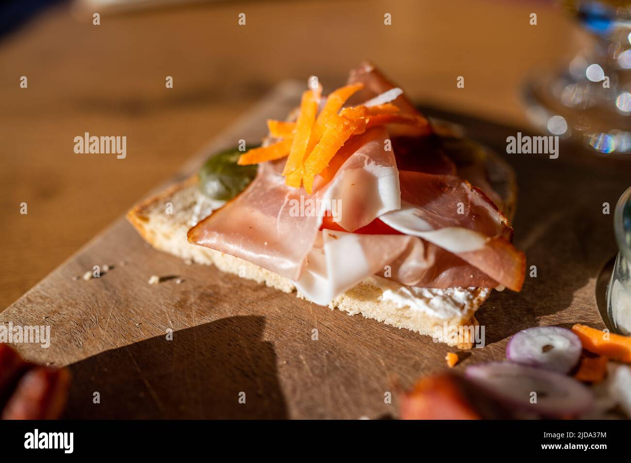 Jausenplatte in der Hornisgrindehütte Stock Photo - Alamy