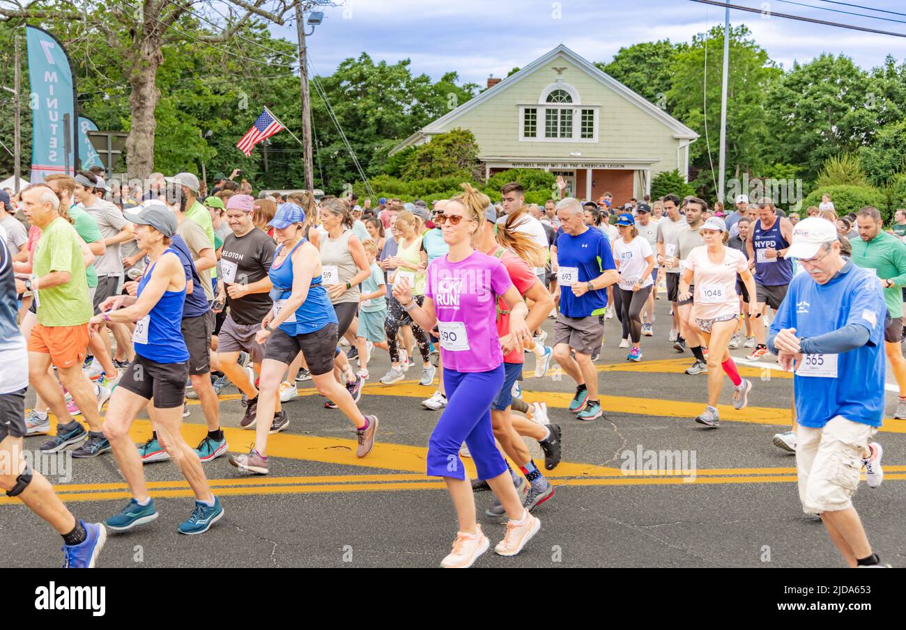 Road runner 5k 10k running hi-res stock photography and images - Alamy