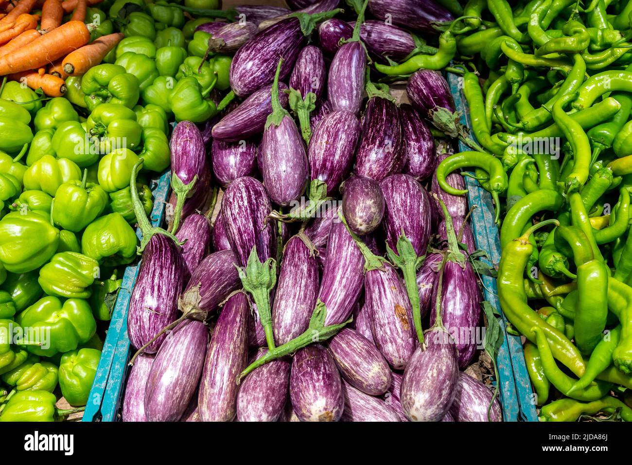 Colorful market stall spices close hi-res stock photography and images ...