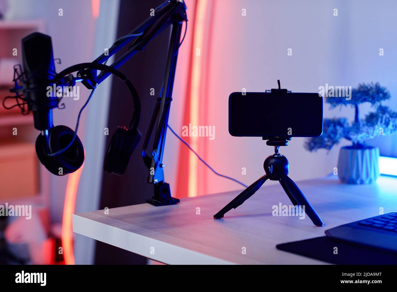 Live gaming screen hi-res stock photography and images - Alamy