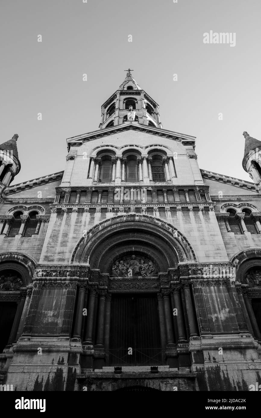 Façade cathédrale architecture Black and White Stock Photos & Images ...