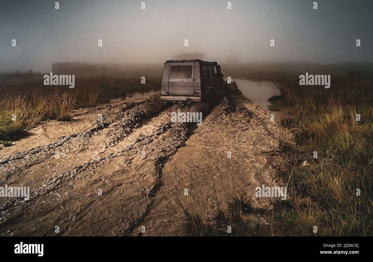 Wheel coming off hi-res stock photography and images - Alamy