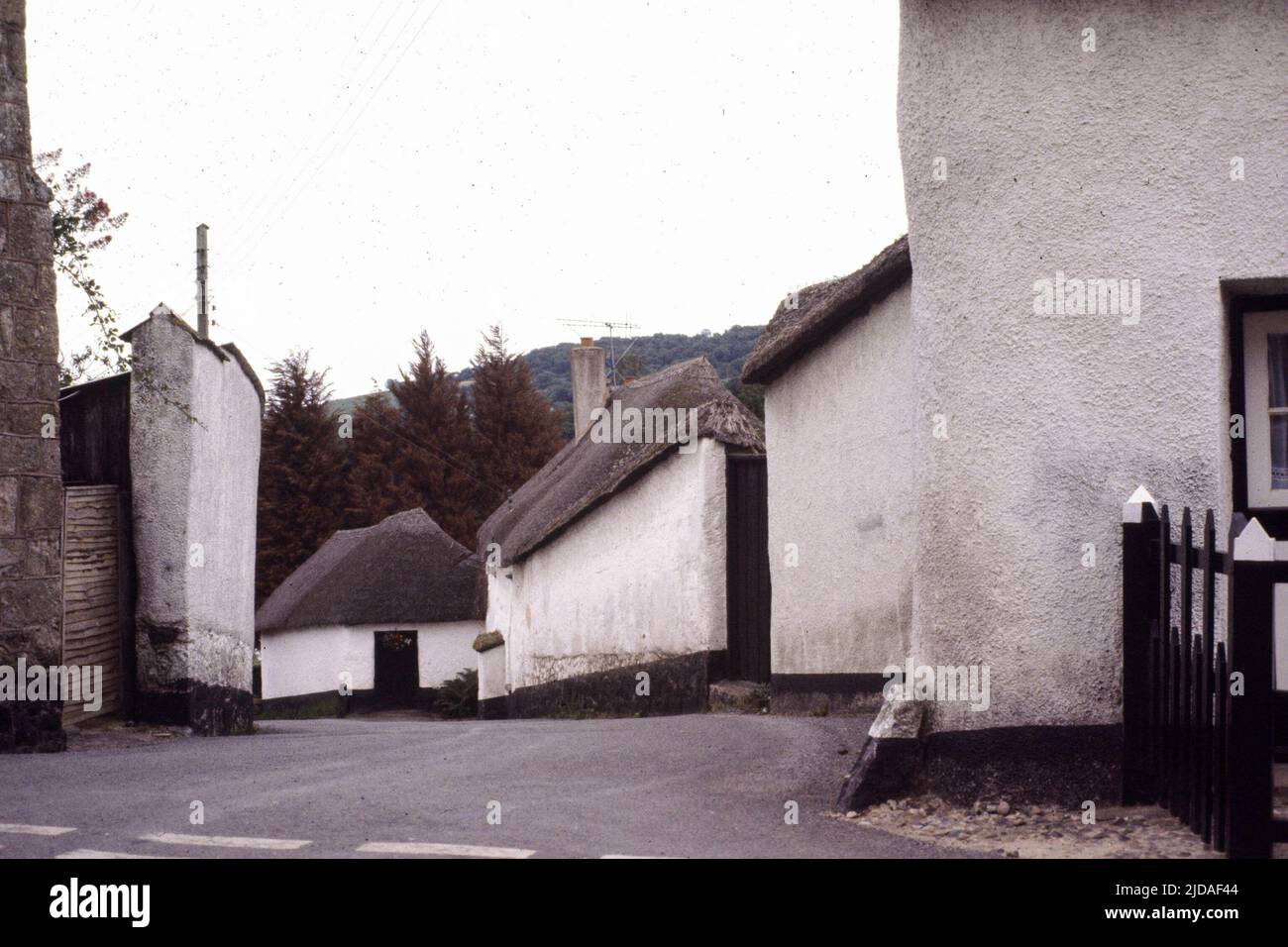 Cob cottage dunsford hi-res stock photography and images - Alamy