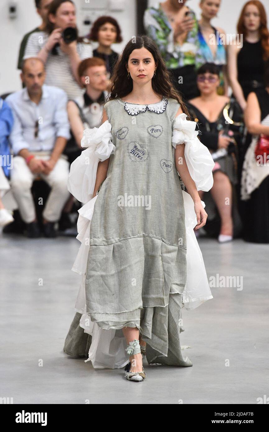 Milan Fashion Week - Men S/S 2023 Simon Cracker - Catwalk Milan, Italy ...