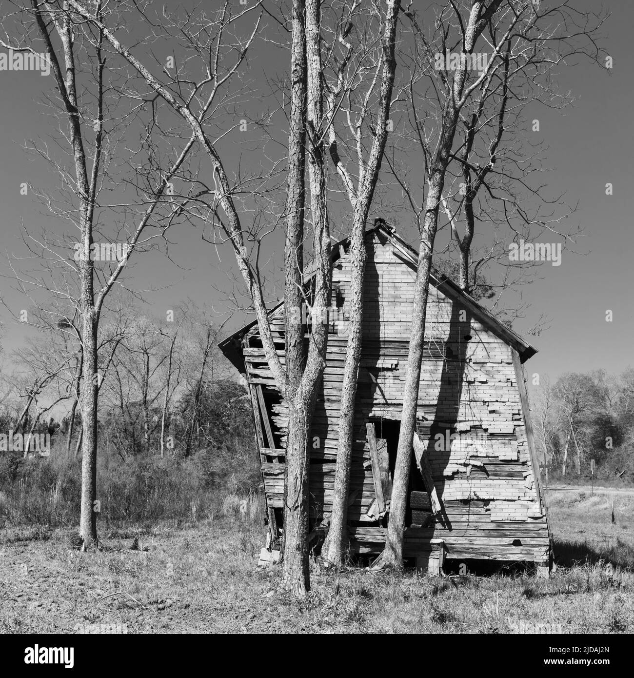 Abandoned homestead building leaning over, collapsing Stock Photo - Alamy
