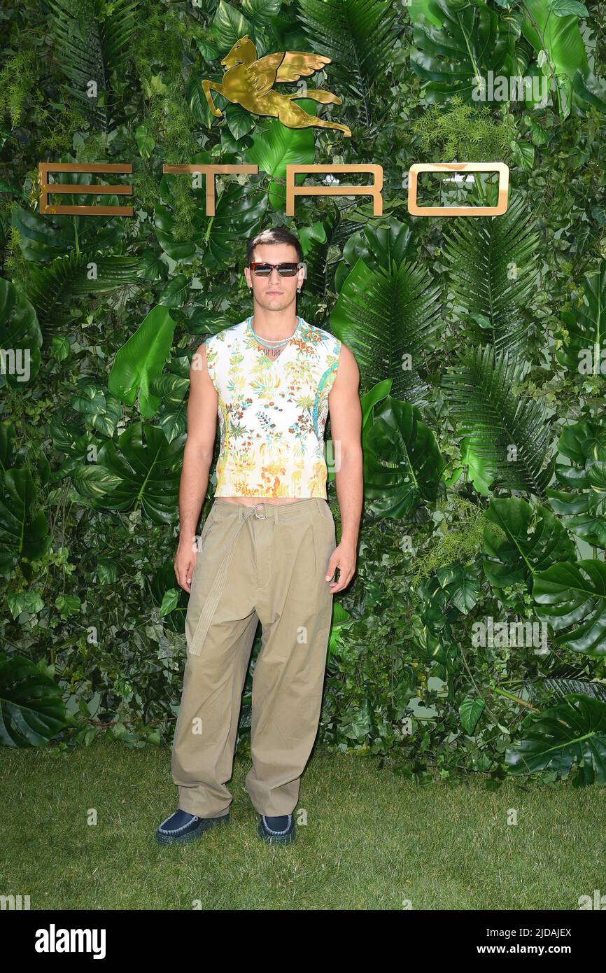 Gabriele Esposito Milan Fashion Week - Men S/S 2023 Etro - backdrop ...