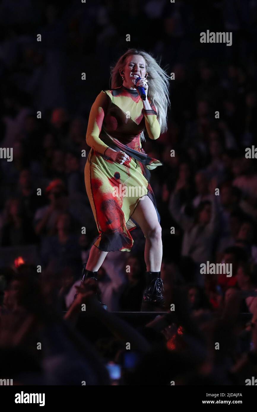 British singer ellie gouding hi-res stock photography and images - Alamy