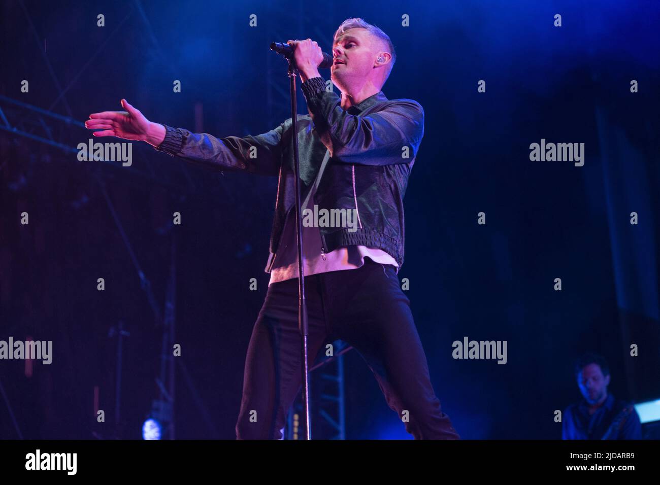 Scarborough open air theatrelive musicmusicrockgraham finney hi-res ...