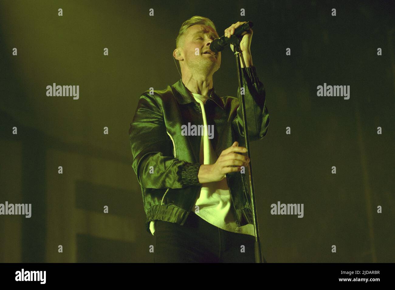 Scarborough open air theatrelive musicmusicrockgraham finney hi-res ...