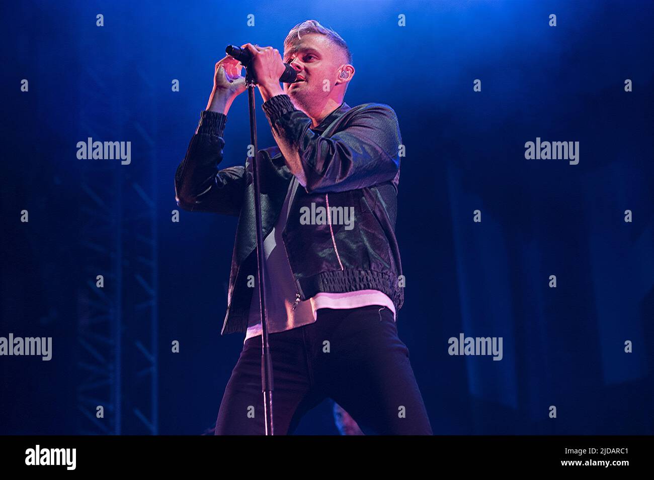 Scarborough open air theatrelive musicmusicrockgraham finney hi-res ...