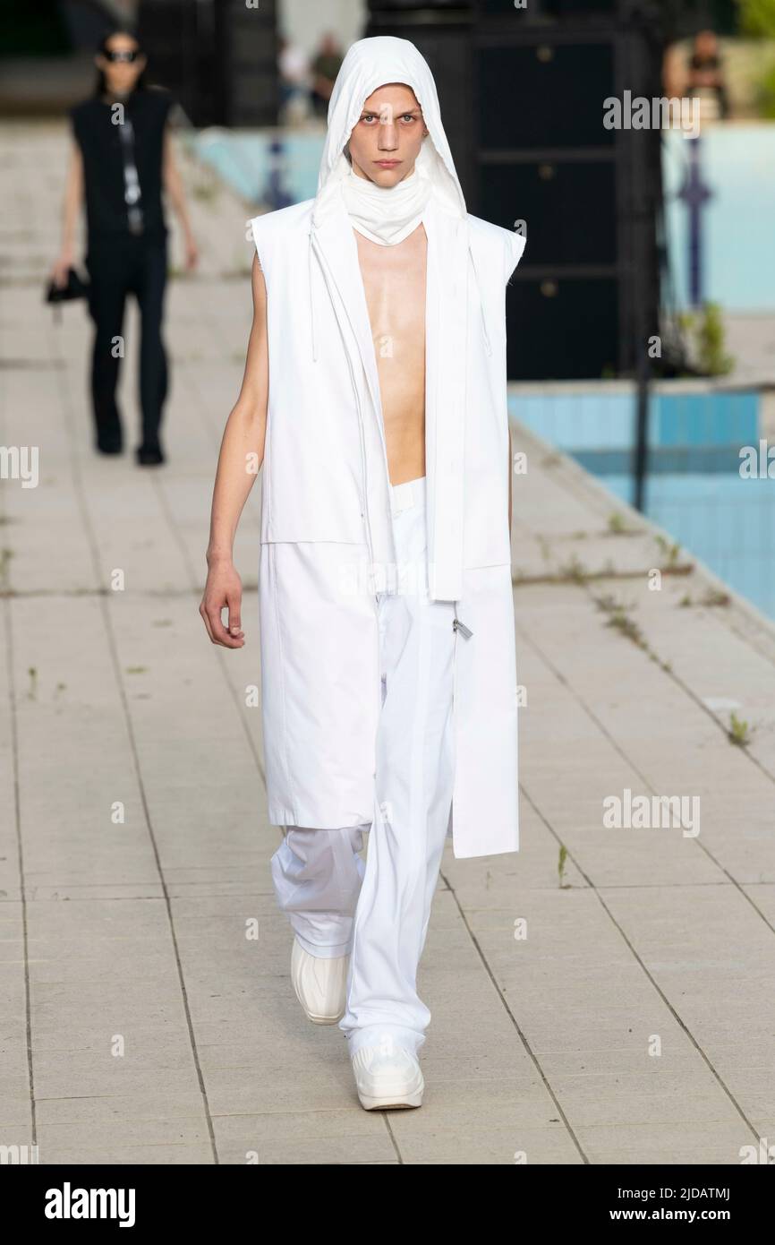 Alyx hi-res stock photography and images - Alamy