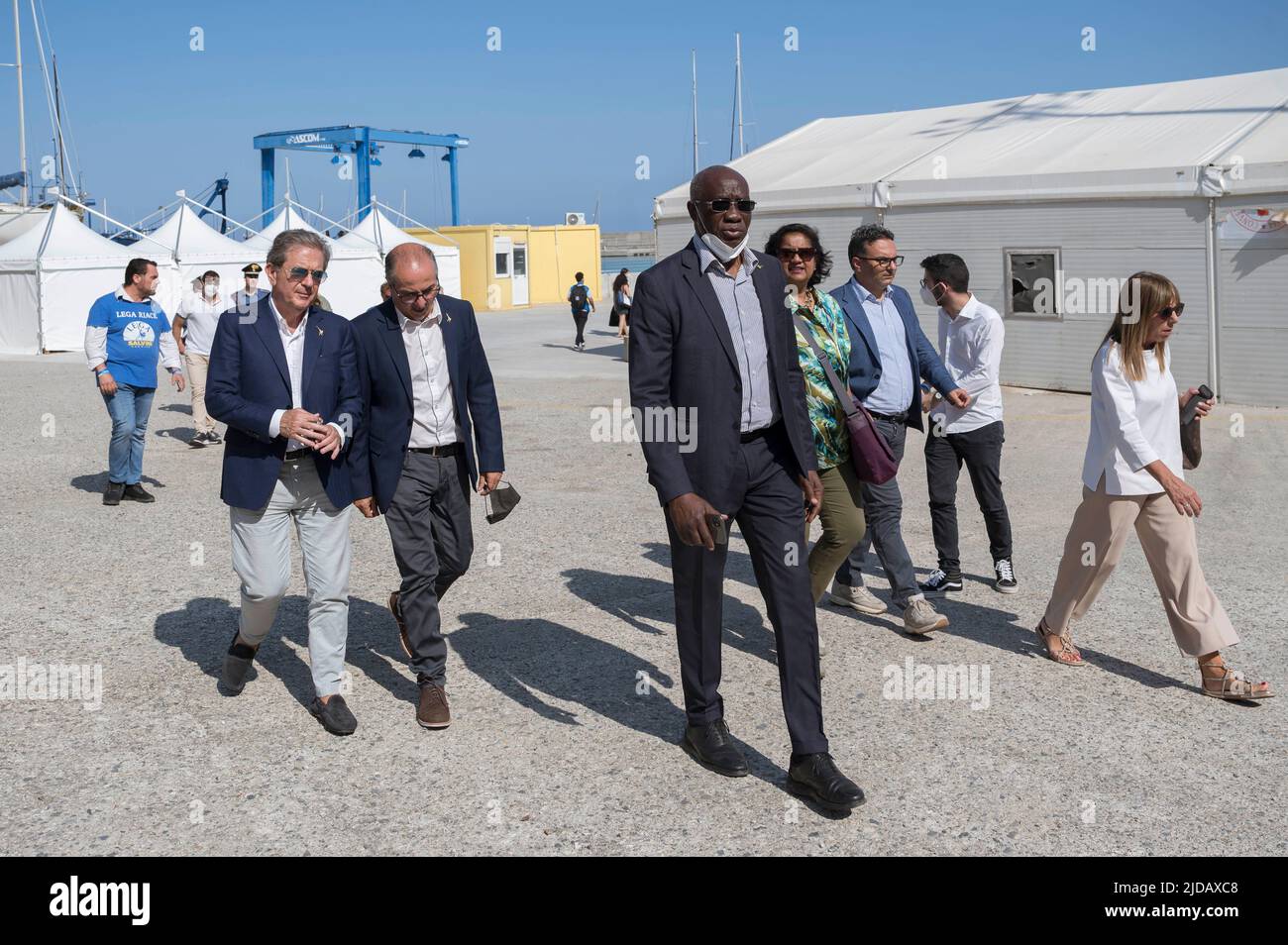 Migran children hi-res stock photography and images - Alamy