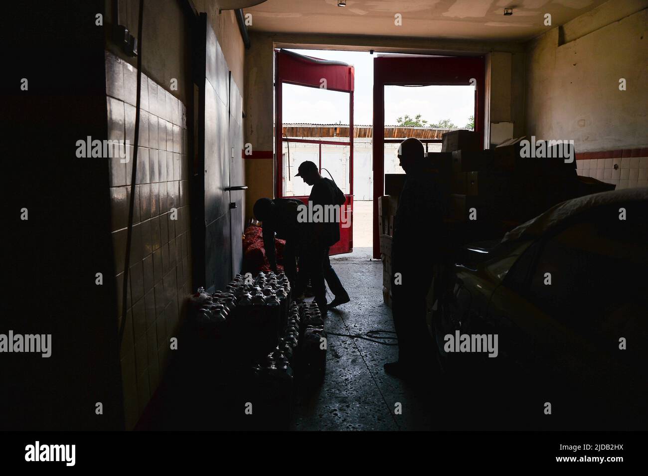 Lysychansk, Ukraine. 19th June, 2022. The Ukrainian military and first ...