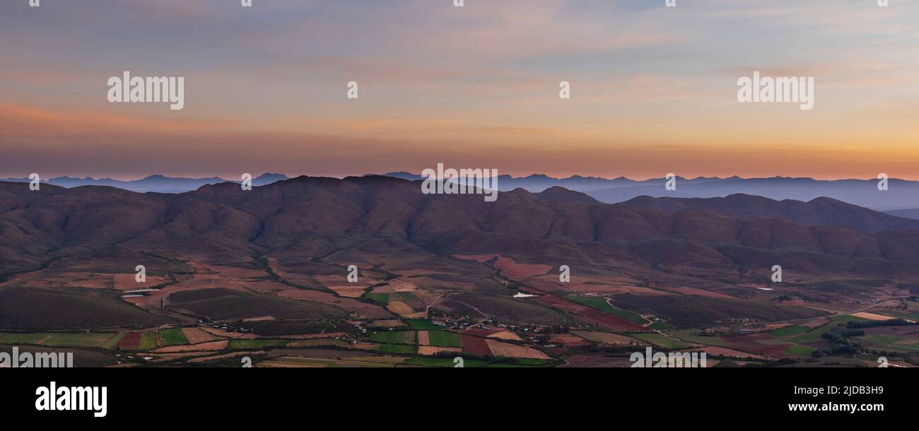 Mountain ridge at sunset along the Swartberg Pass in the Prince Albert ...
