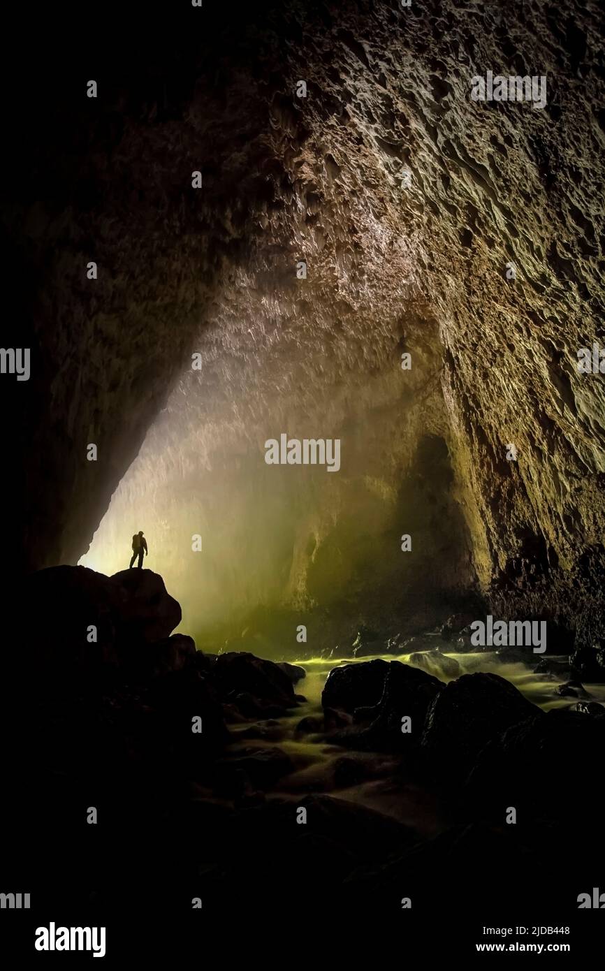 Ora cave entrance papua new guinea hi-res stock photography and images ...