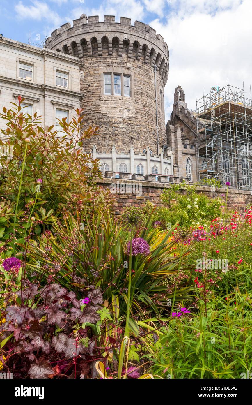 Dublin Castle and Dubh Linn Garden in Dublin, Ireland Stock Photo - Alamy