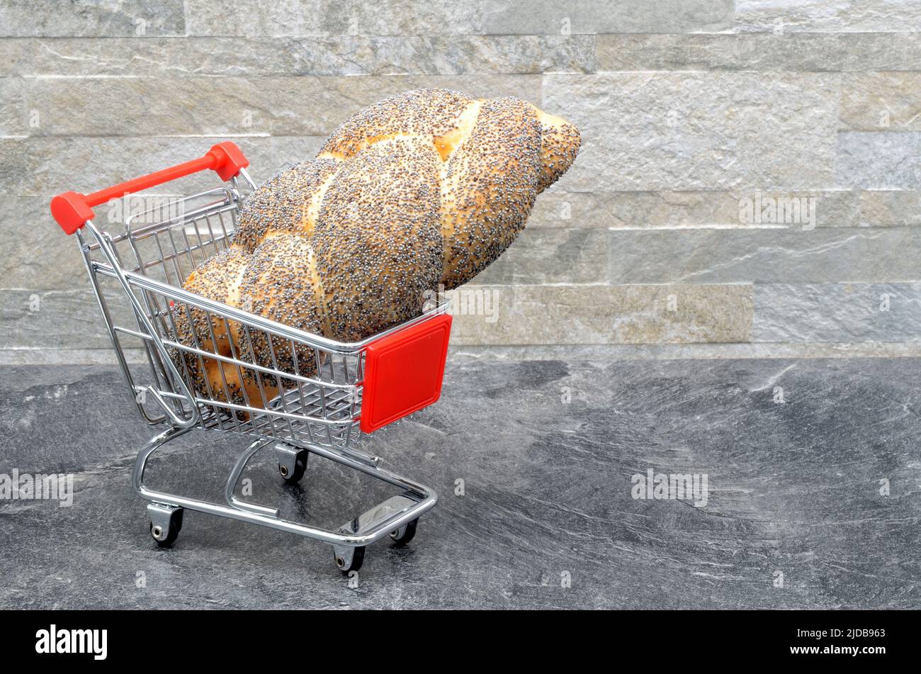 Black shopping cart button icon hi-res stock photography and images - Alamy