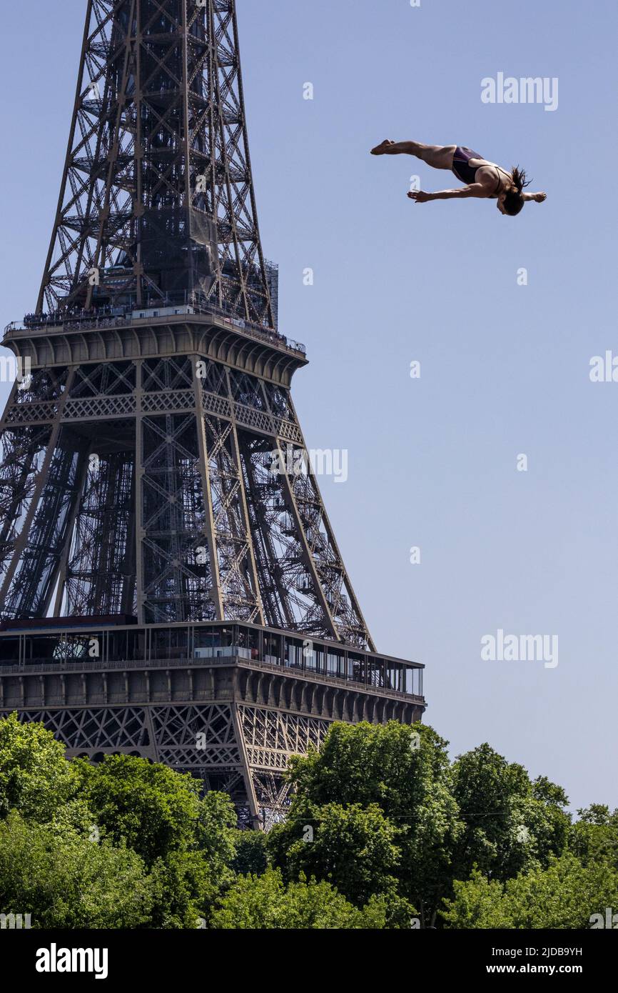 Eiffel tower jump sport hi-res stock photography and images - Alamy Eiffel tower jump sport hi-res stock photography and images - Alamy