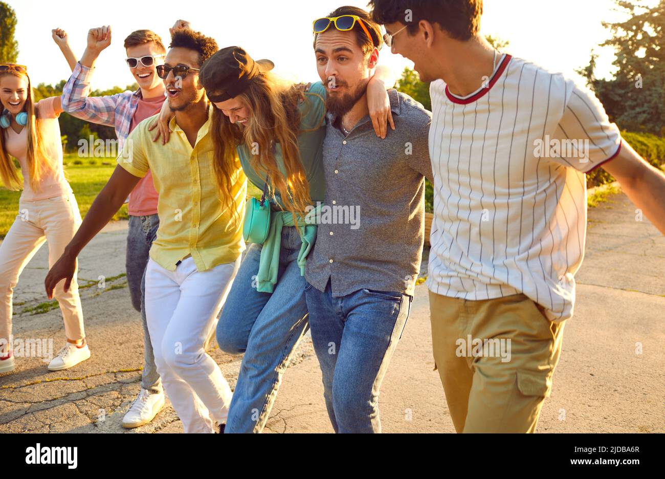 Women friendship park hi-res stock photography and images - Alamy