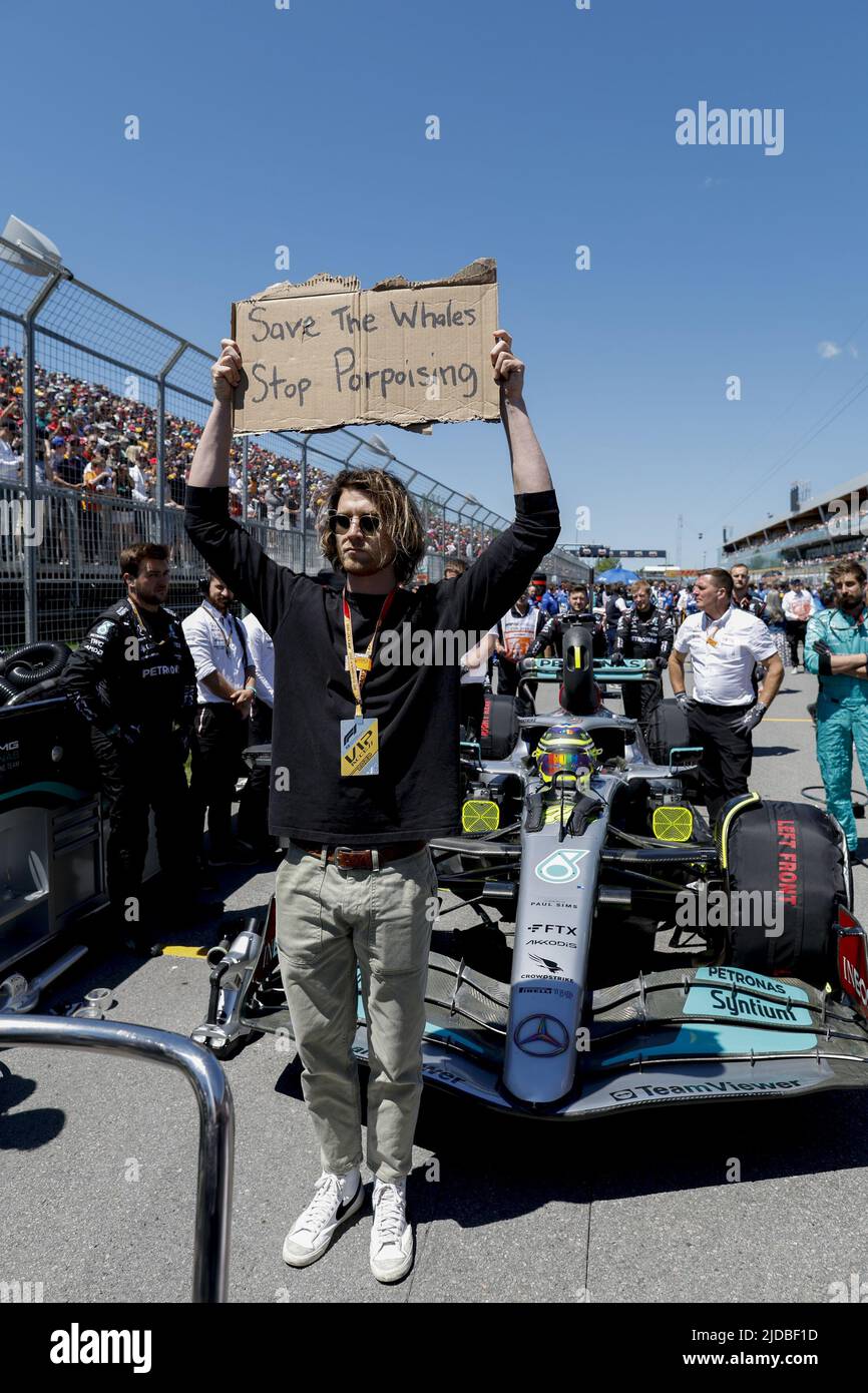 Seth Philips aka Dude With Sign as a nickname on Instagram, posing in ...