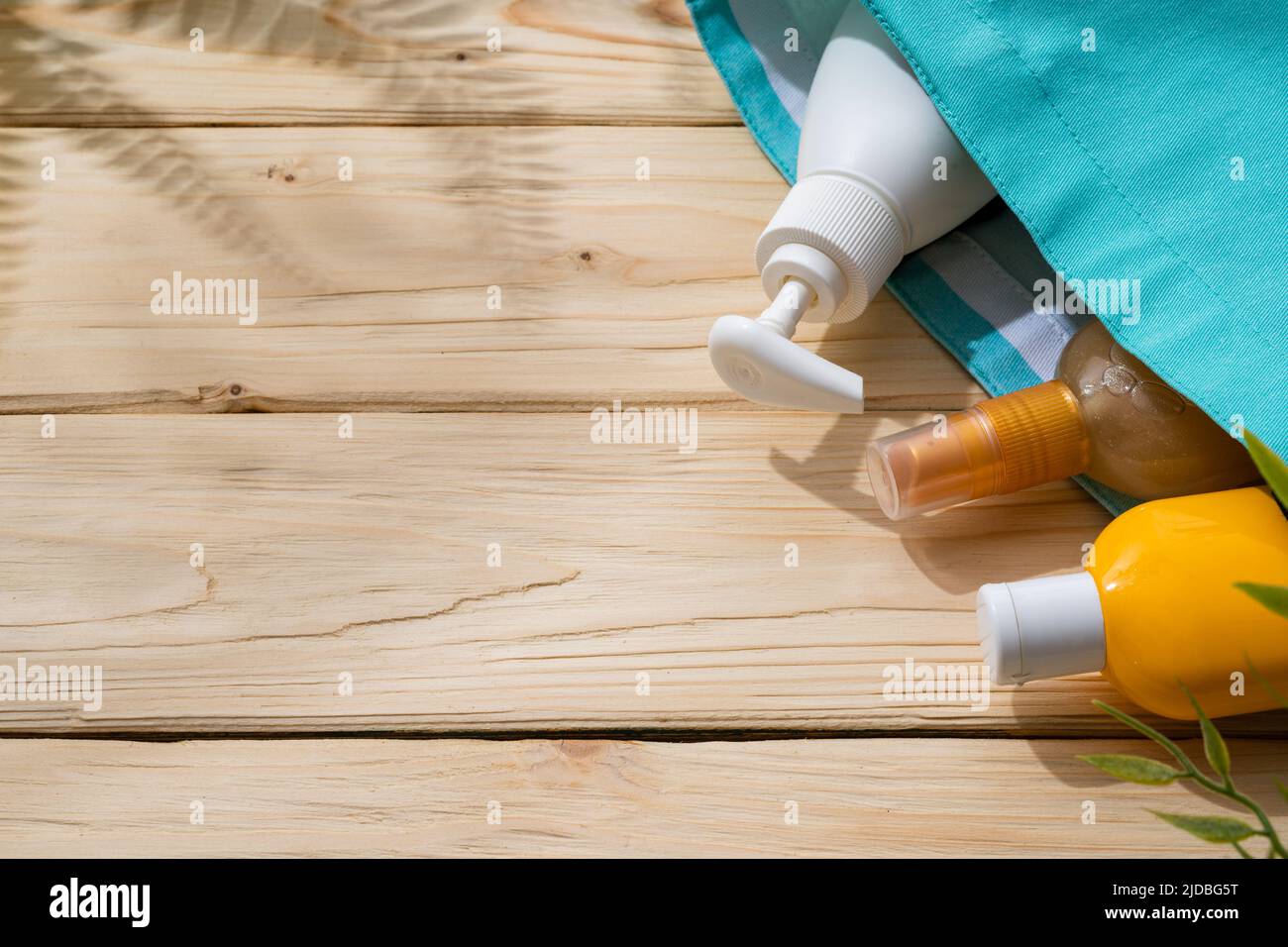 Sunscreen product in yellow hi-res stock photography and images - Alamy