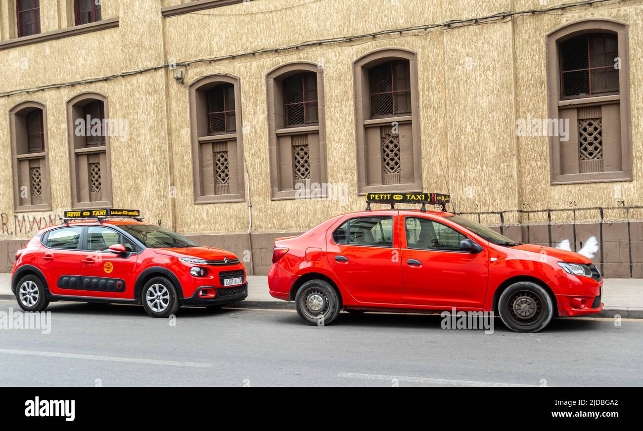 Red taxi cars hi-res stock photography and images - Alamy